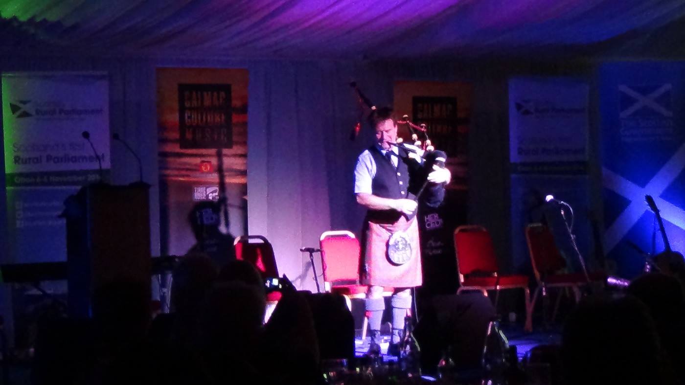 Piper Angus MacColl tunin up | Scots Radio